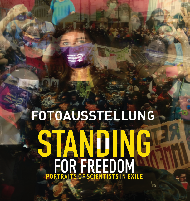 Karin Scherschel bei Podiumsdiskussion zur Ausstellungseröffnung ...