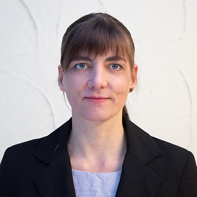 Dequalifizierung, Prekarität und Diskriminierung: Marina Mayer hält ...