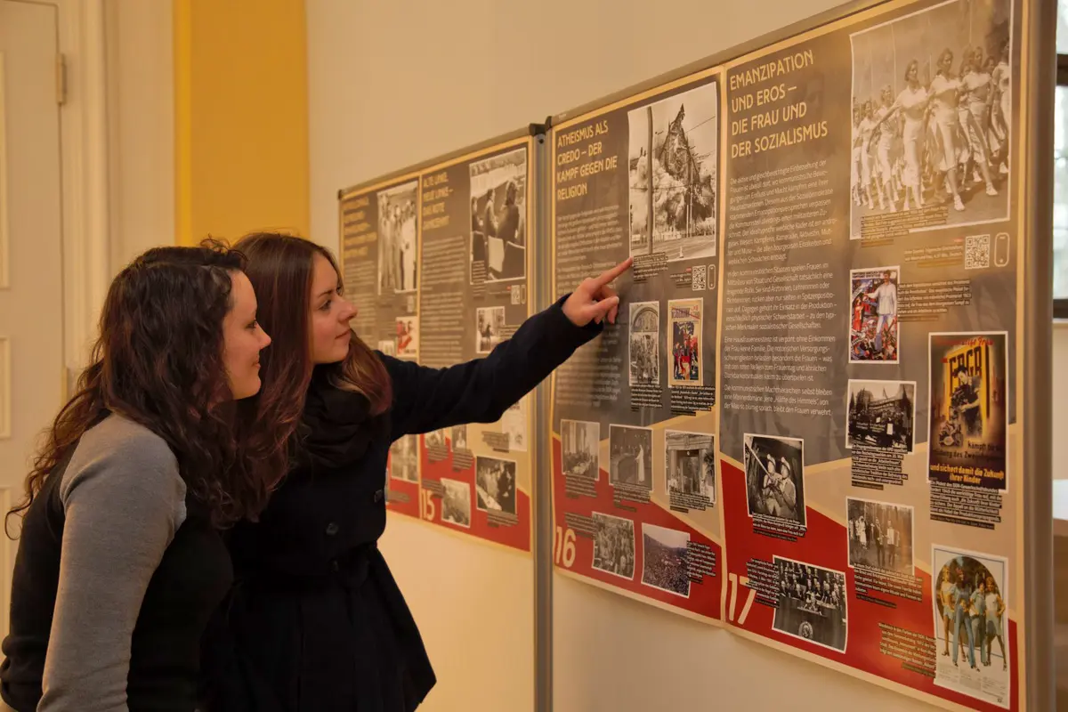 Ausstellung „Der Kommunismus in seinem Zeitalter“ – KU