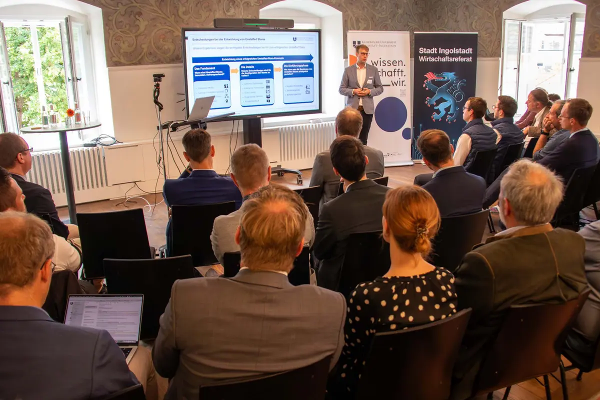 Vernetzung rund um KI und Leadership beim Unternehmensforum an der KU – KU