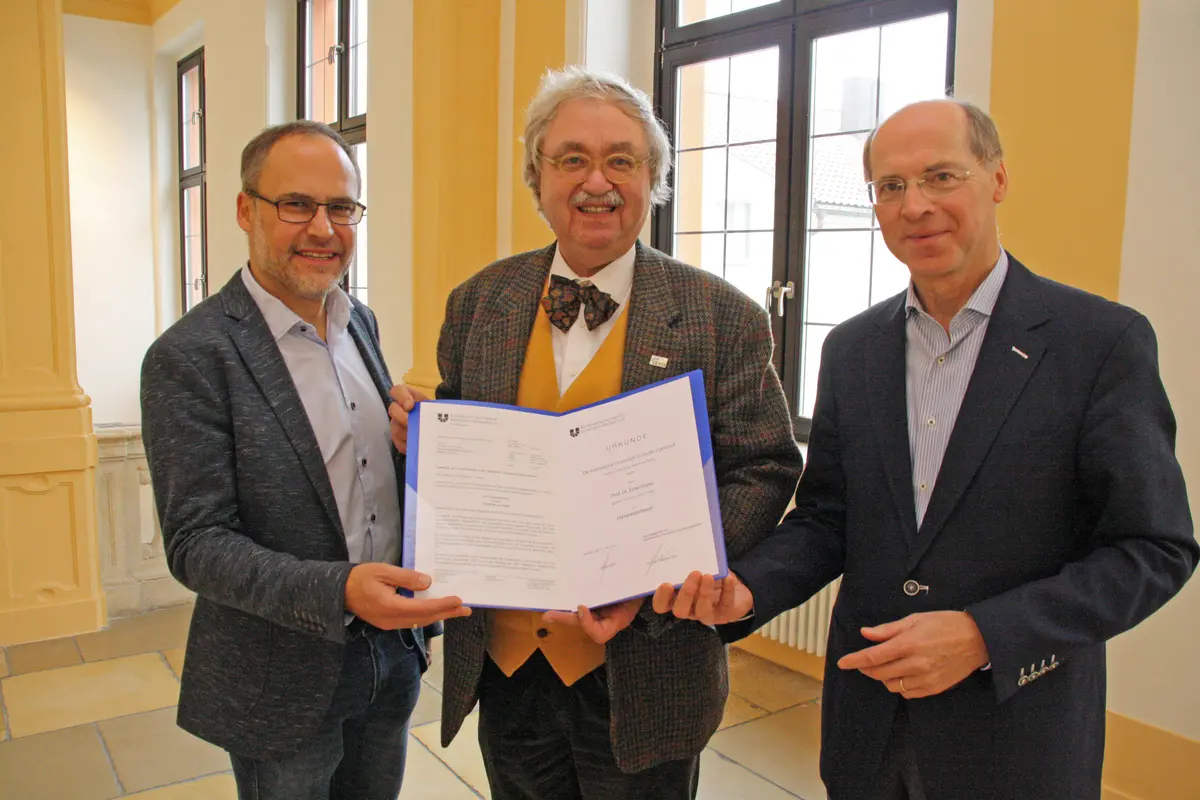 Ernst Fricke neuer Honorarprofessor der KU für Medienrecht und ...
