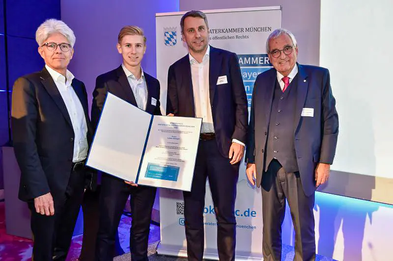 Herausragende Masterarbeit: Lukas Oblinger erhält Preis der ...