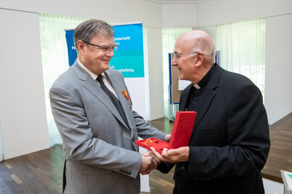 Gregorius-Orden für Prof. Dr. Manfred Gerwing: Katholische Universität ...
